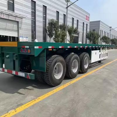China 40ft 45ft flat bed trailer Een andere brandstoftank geïnstalleerd op de container flatbed trailer bulk goods transport trailer for sale