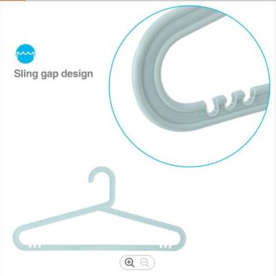 中国 PPの厚いプラスチック ハンガーの大人はプラスチック衣服のハンガーに着せる 販売のため
