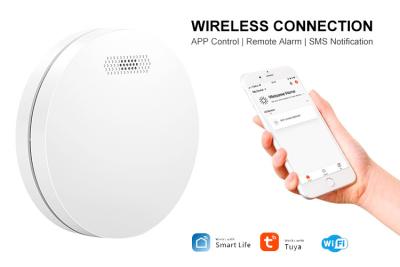 中国 沈黙ボタンによって無線スマートな火の煙探知器を点検しているTUYA WiFiの煙探知器の自己 販売のため