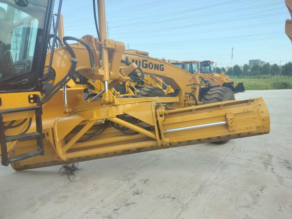 Quality Second-hand Excellent Grader Liugong CLG422 Discount 30% for sale