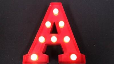 中国 習慣LEDの赤い玄関ひさしの手紙、結婚の玄関ひさしのアルファベットの手紙 販売のため