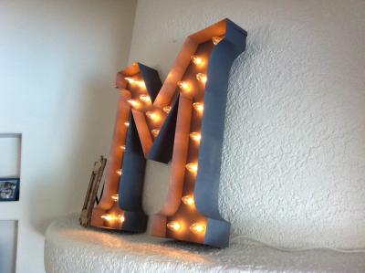 Cina Lettere d'annata decorative su ordinazione del metallo del LED grandi con rivestimento industriale antico in vendita