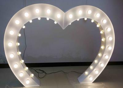 Cina Grandi luci della lettera di nozze di forma del cuore, lettere illuminate decorative del segno in vendita