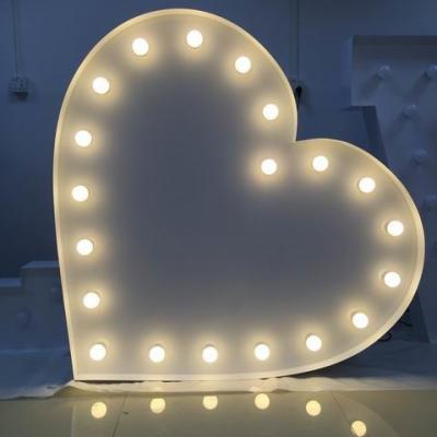 Cina L'isolato LED accende la forma a 9 pollici del cuore delle lettere della tenda foranea illuminata lettere in vendita