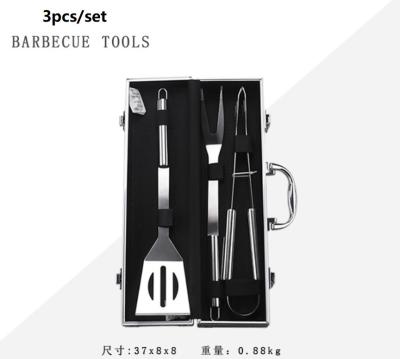 中国 屋外/国内バーベキューの道具箱セット、ステンレス鋼のグリル セット、フォーク、へら、クランプ、ブラシ 販売のため