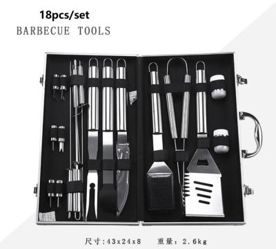 中国 屋外/国内バーベキューの道具箱セット、ステンレス鋼のグリル セット、フォーク、へら、クランプ、ブラシ 販売のため
