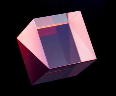 Cina Crystal Triangular Prism di vetro ottico 45 60 90 una lente ad angolo retto da 360 gradi, ha personalizzato Mini Dove Prism in vendita
