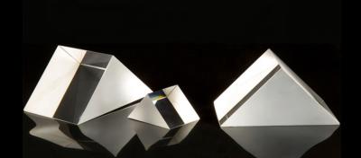 Cina Crystal Triangular Prism di vetro ottico 45 60 90 una lente ad angolo retto da 360 gradi, ha personalizzato Mini Dove Prism in vendita