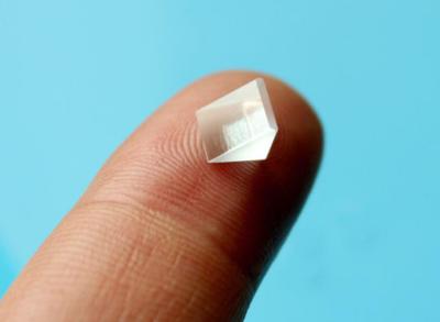 Cina Lenti di vetro ottiche miniatura Crystal Triangular Prism del telescopio 45 60 90 una lente ad angolo retto da 360 gradi in vendita