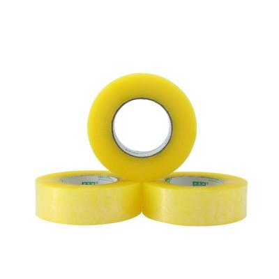 Cina bene durevole giallo trasparente del nastro di produzione cinematografica di sigillamento del cartone del nastro dell'imballaggio di Bopp di larghezza di 48mm in vendita