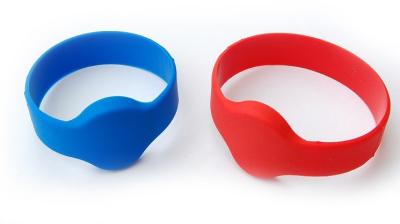 China ISO 14443 A 13.56 Mhz Rfid Wristband Silicone PVC RFID Enabled Wristband for sale