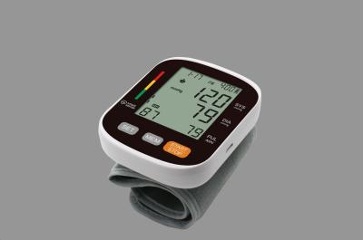 Cina Un polsino automatico di plastica di 180 di Bpm della famiglia di pressione sanguigna memorie del monitor 99 in vendita