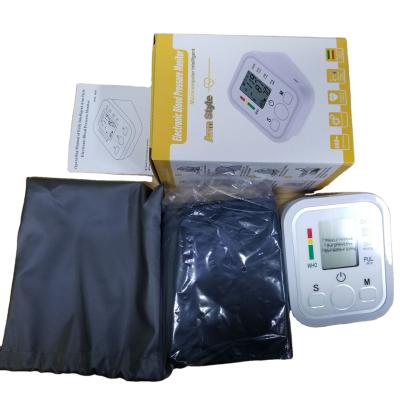 Cina polsini LCD di plastica dell'ABS del monitor di pressione sanguigna della famiglia 6v per uso domestico in vendita