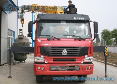 China Right Hand Drive HOWO 8 X 4 12 Ton Crane Mounted Truck With Half Row Cab for sale