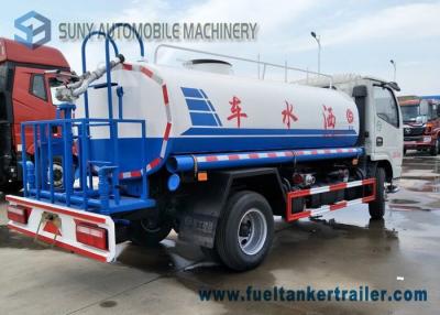 Cina 6 guida a sinistra del rimorchio 95hp 4X2 del camion/autocisterna di trasporto dell'acqua delle ruote 6000L in vendita