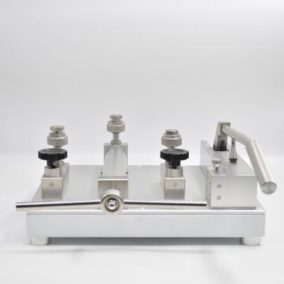 China 0.95-140bar Pneumatische Vergleichspumpe mit Ausgangsoberflächenanschluss M20X1.5Fx2 14Kgs zu verkaufen