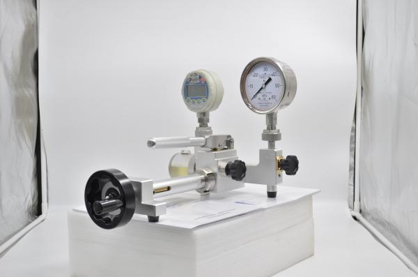 Quality Oil Medium HS705 Hydrostatic Pressure Test Pump with 0-700 bar Measuring Range for sale
