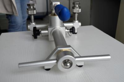中国 工業用HS703 不oxidable鋼構造の空気圧校正ポンプ 販売のため