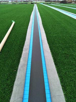 Cina 8mm 15mm 30mm Sottopiano di drenaggio di erba artificiale per pad di scossa del traino FIFA Standard in vendita