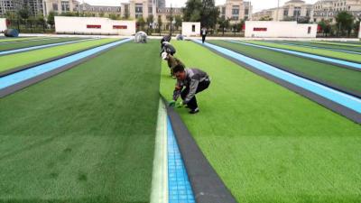 Cina 8mm 15mm 30mm Sottopiano di drenaggio di erba artificiale per pad di scossa del traino FIFA Standard in vendita