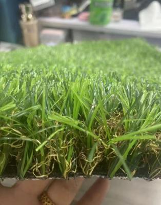 China Synthetisch gras 40 mm Hoogte School voetbal gras kunstgras rol groen kunstgras tapijt voor voetbalveld Te koop