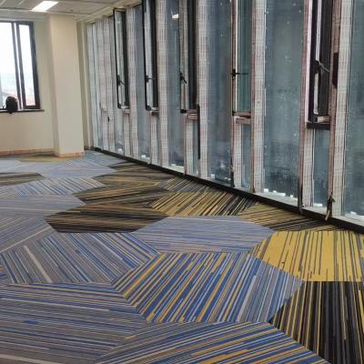 Cina Commercial Room Plush Printed Luxury Carpet Piastrelle 50x50 60.96x60.96 Piastrelle Hotel Carpet in vendita