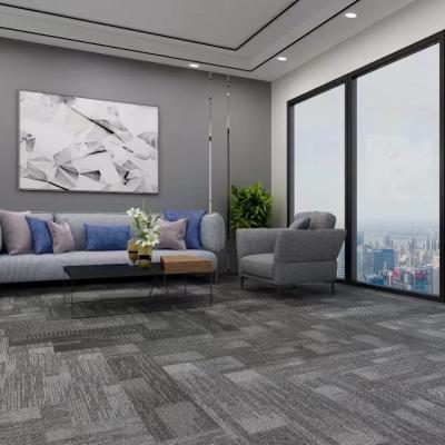 Cina 50x50cm Piastrelle di tappeto di lusso Materiale in nylon 100% per ufficio di forma rettangolare in vendita