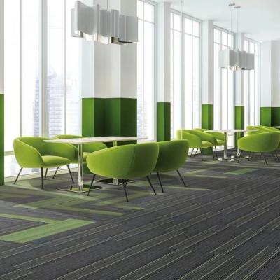 China OEM wasbare PVC-glasvezel achterste tapijttegels voor commercieel kantoor modulair 50x50 Te koop