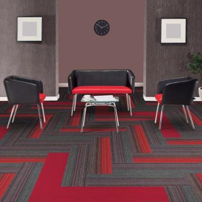 China OEM wasbare PVC-glasvezel achterste tapijttegels voor commercieel kantoor modulair 50x50 Te koop