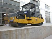 China Streamlined Shape Smooth Drum Vibratory Roller Flexible Steering Drum Road Roller for sale
