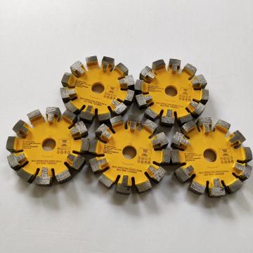 China La lama durevole del punto di pieghettatura del diamante con protegge i denti per macinazione concreta dura estrema for sale