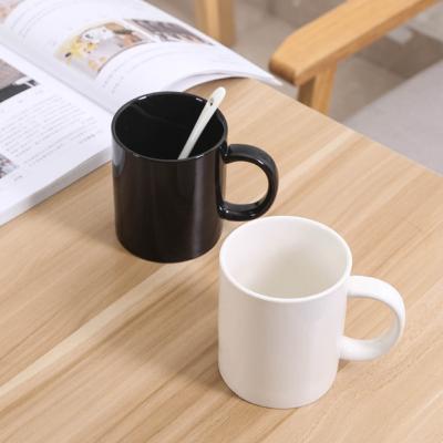 Cina Tazza da caffè in porcellana ceramica per logo personalizzato e regali occasionali in vendita