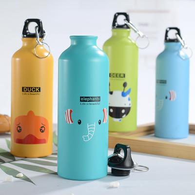 Cina Aluminio Bicicletta Bottiglia d'acqua in bianco con copertura Carabiner Custom Logo Sublimazione Stampa in vendita