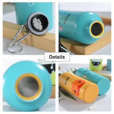 Cina Aluminio Bicicletta Bottiglia d'acqua in bianco con copertura Carabiner Custom Logo Sublimazione Stampa in vendita