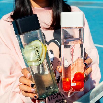 中国 学校へ戻る 必須 透明 凍った方形 ロープ付き ポータブル プラスチック 水瓶 販売のため