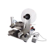 China Tabletop Packaging Labeling Machine Semi Automatic For Flat Square Bottle for sale