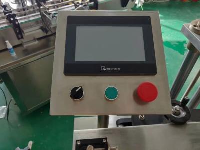 Cina Linea di produzione automatica per avvitamento tappi in plastica, macchina tappatrice per pompe spray in vendita