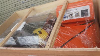 China Warmverkauf 2 in 1 Kleines Karton/Flasche Schrumpfverpackung Schneidmaschine/ Schrumpfverpackung mit Holzkoffer zu verkaufen