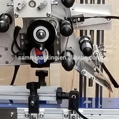 China Cheap Small Flat Labeling Machine for Small Business Plastic Bottles for sale