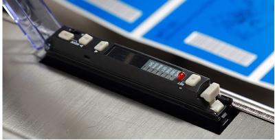 Китай Машина для наклеивания этикеток на бутылки, простая ручная машина для наклеивания этикеток, ручной этикетировщик продается