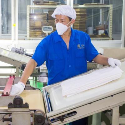 Cina Fluoro FKM compone la compatibilità chimica di gomma di Fluoroelastomer per le guarnizioni delle guarnizioni in vendita