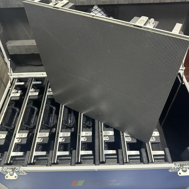 グロシャイン DN Series P2.9 LED 画面 close-up view