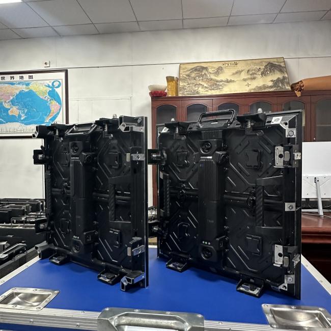 グロシャイン DN Series P2.9 LED 画面 installation example