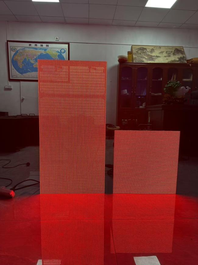 Curved installation of LED screen modules