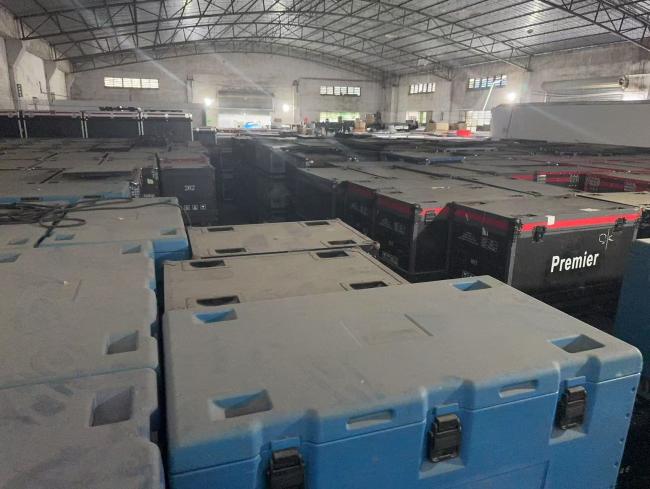 FINE LINE 1400ZL PERF in stage lighting configuration