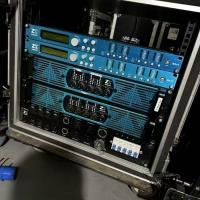 China Professional Line Array Speaker Omnidirectional Space Efficiency Line Array System for sale