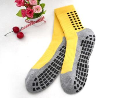 China Classic knitted cotton nylon spandex crew anti-slip elite football socks for sale