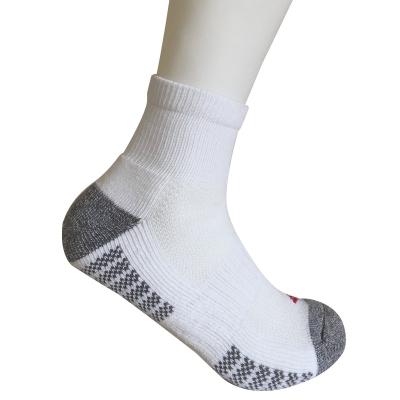 China Fashion Stripes Outdoor Quarter Sport Polyester Socks For Men for sale