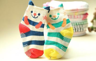 China Fashionable custom cute cartoon design anti slip baby grips socks for sale