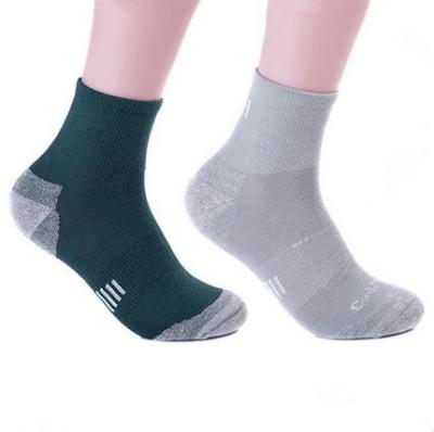 China Newest fashionable custom logo coolmax sports socks for sale